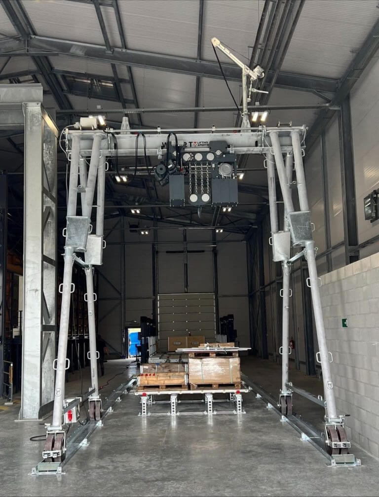 Theater Stage Rigging Equipment | Cranes & Winches | Thern®