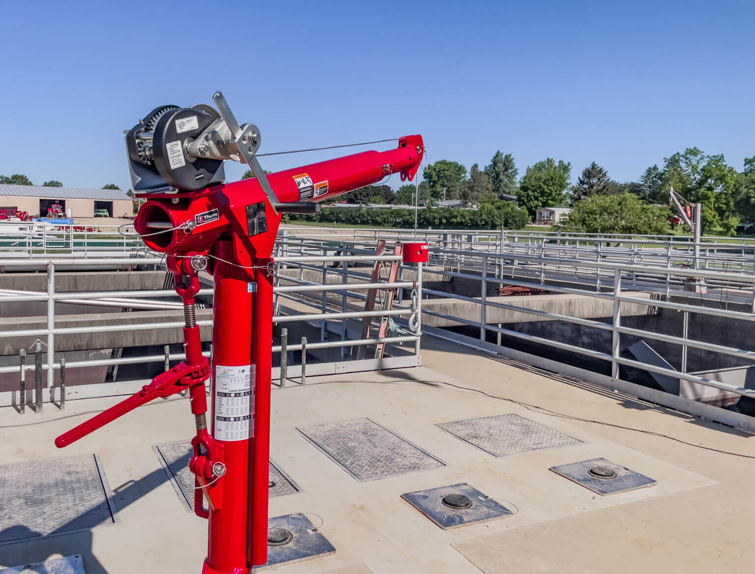 Manual vs Electric Winches for Davit Cranes | Thern